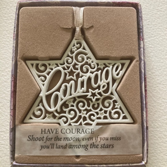 Delicate Words | Holiday | Host Pick New Delicate Words Star Courage ...